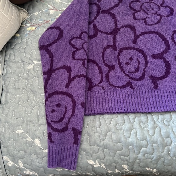 Forever 21 | Sweaters | Purple Smiley Face Flower Cropped Sweater ...